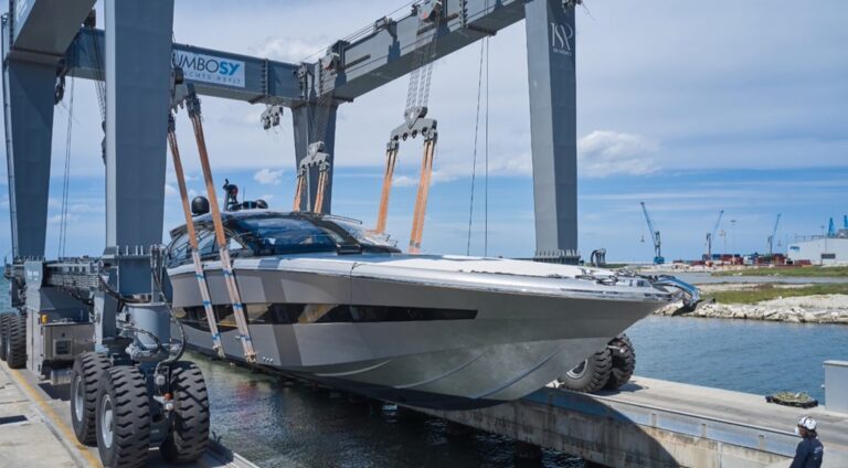 ISA Super Sportivo 100ft GTO launched at the Palumbo shipyard - Nautic ...