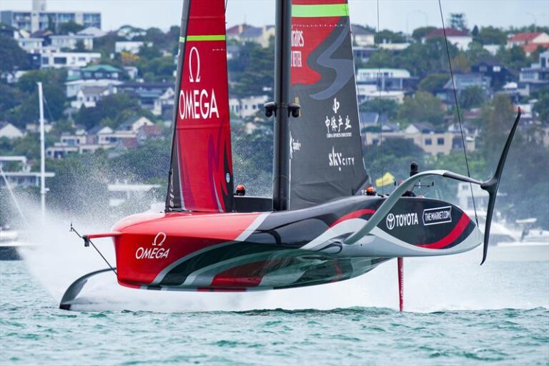 A glimpse of protocol for the next America's Cup with the AC40 - Nautic ...