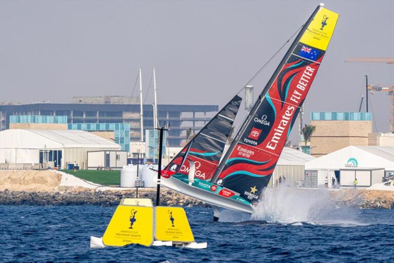 Emirates Team NZ and five Challengers ready to race on the Red Sea ...